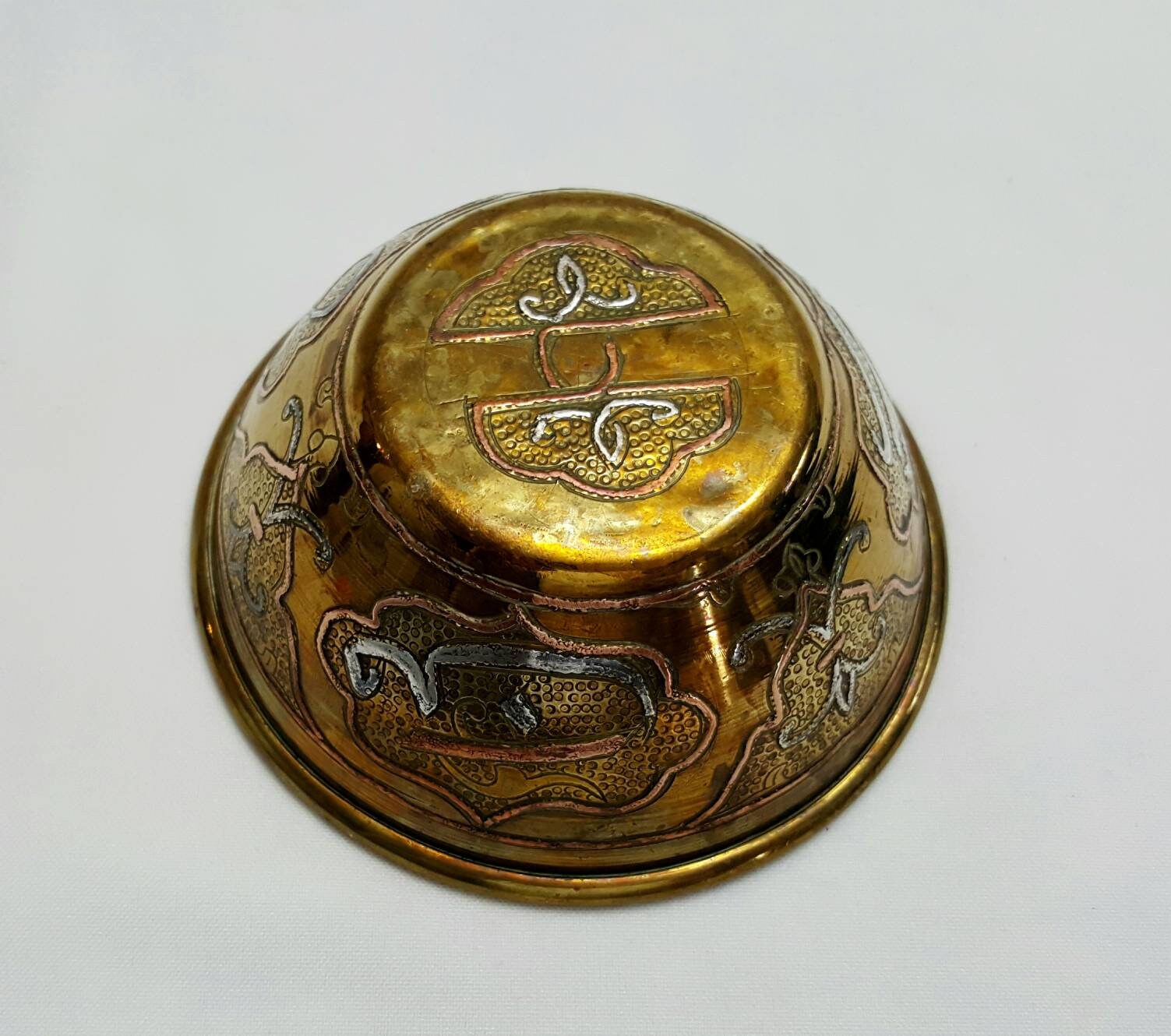 "Timeless Elegance: Antique Middle Eastern Islamic Brass Bowl with ...